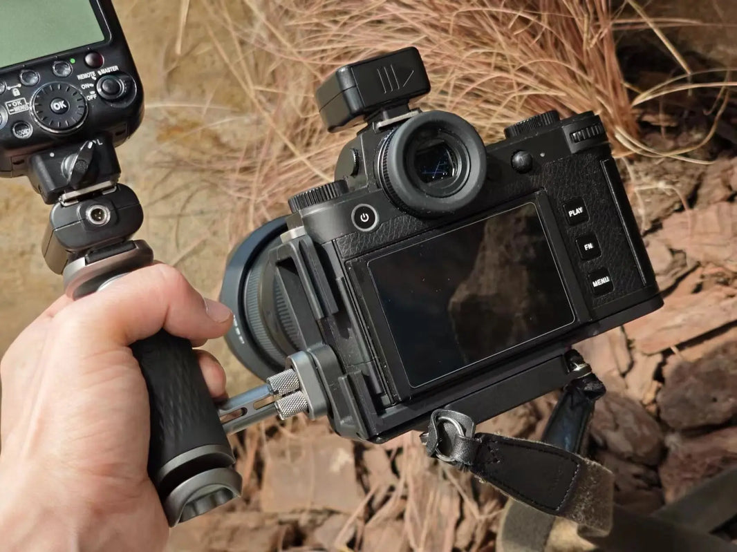 IDSworks Foldable Thumb Grip (Thumb Rest) for Leica M and Q series ...