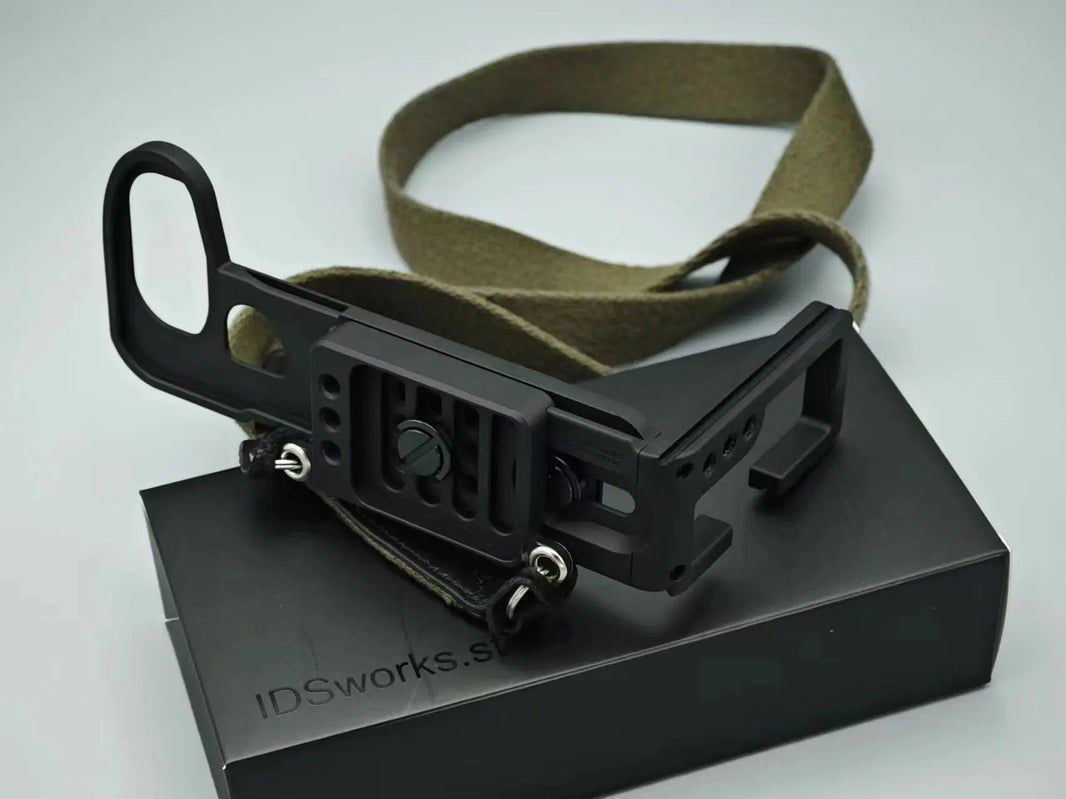 IDSworks grip for Leica Q3 / Q343 – IDS initial design studio